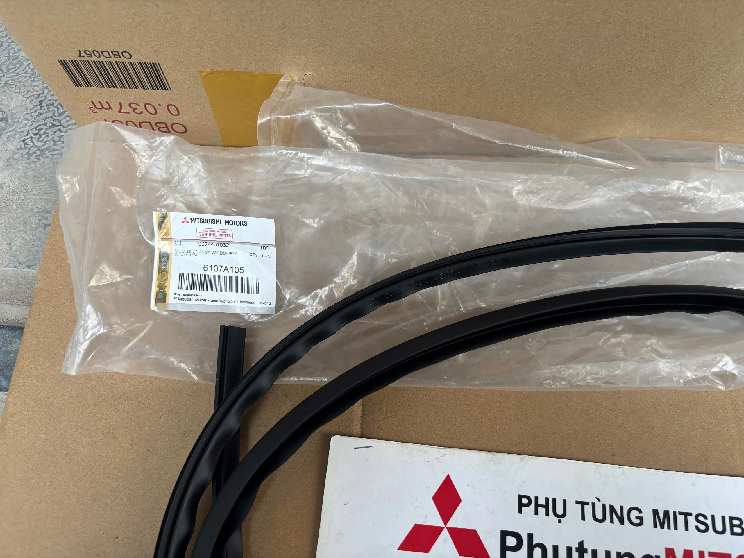 Gioăng Kính Chắn Gió Trước Xe Mitsubishi Xpander và Xpander Cross